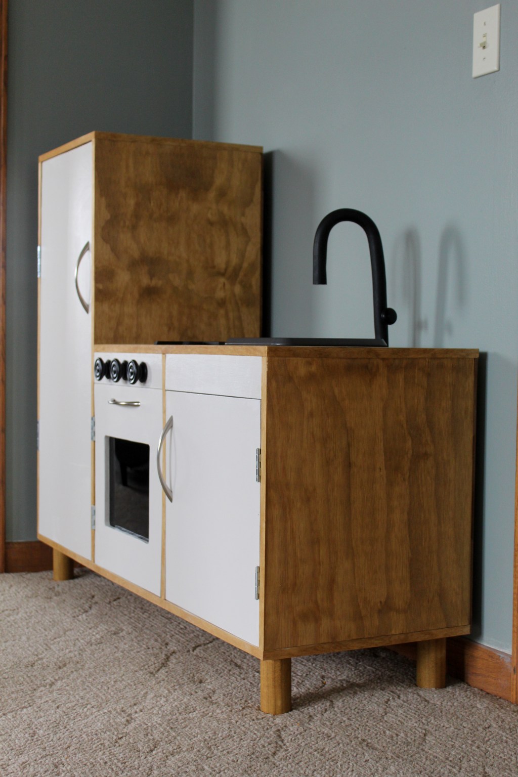 Our DIY Play Kitchen! – simplify the chaos