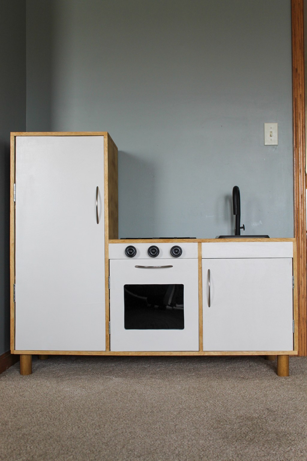 Our DIY Play Kitchen! – simplify the chaos